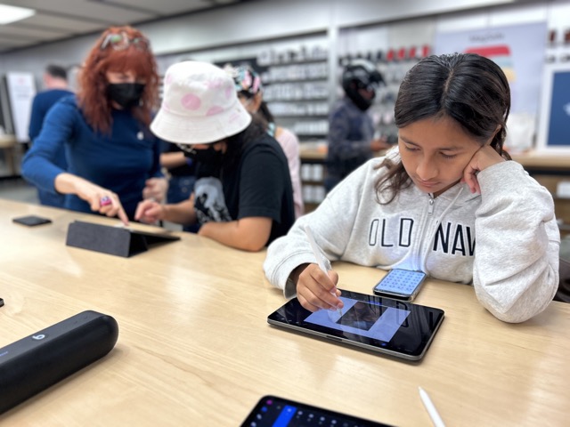 Após sugestão brasileira, Apple faz 1ª sessão para autistas nos EUA ...